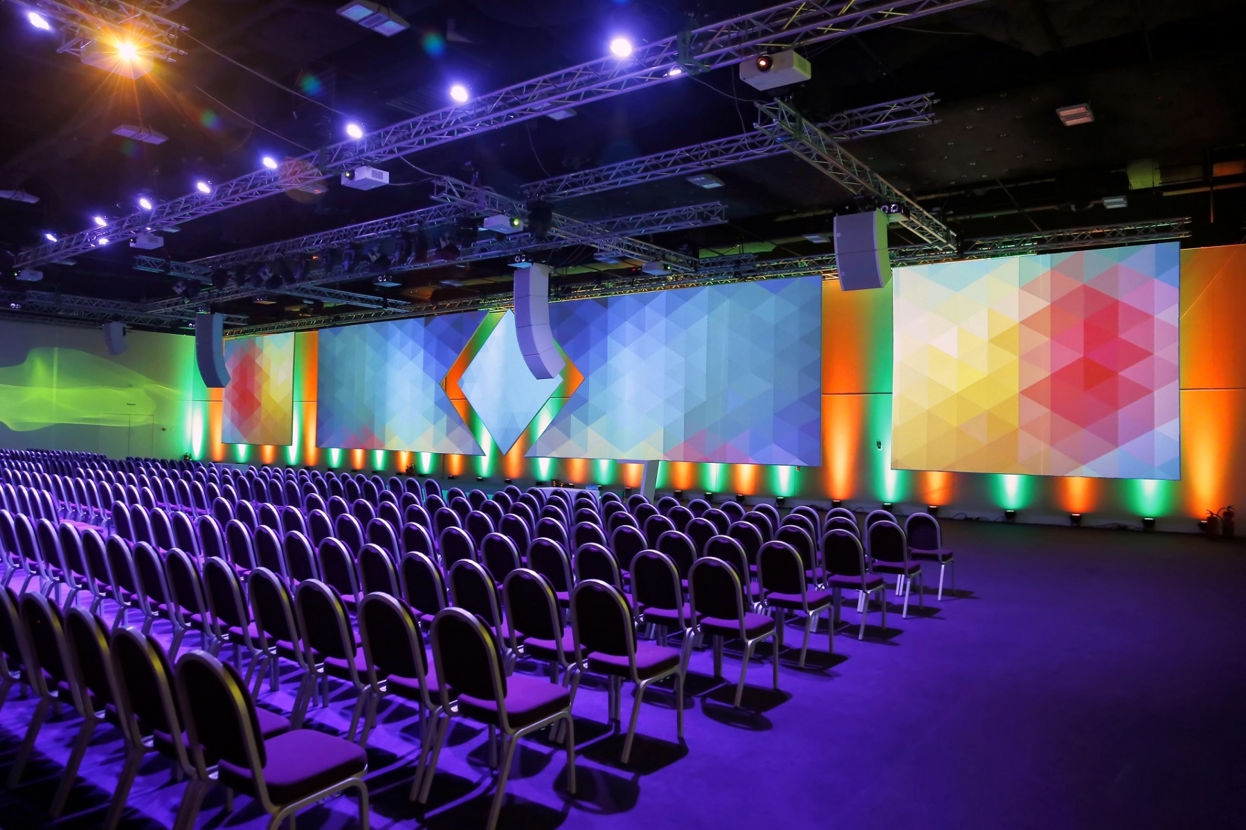Конферентен сценичен дизайн | Sofia Event Center